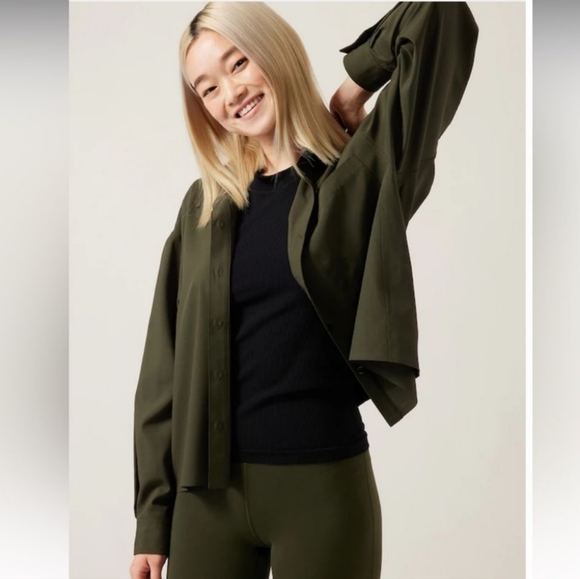 Athleta | Tops | Athleta Cropped Stretch Tech Buttondown Long Sleeve Blouse | Poshmark
